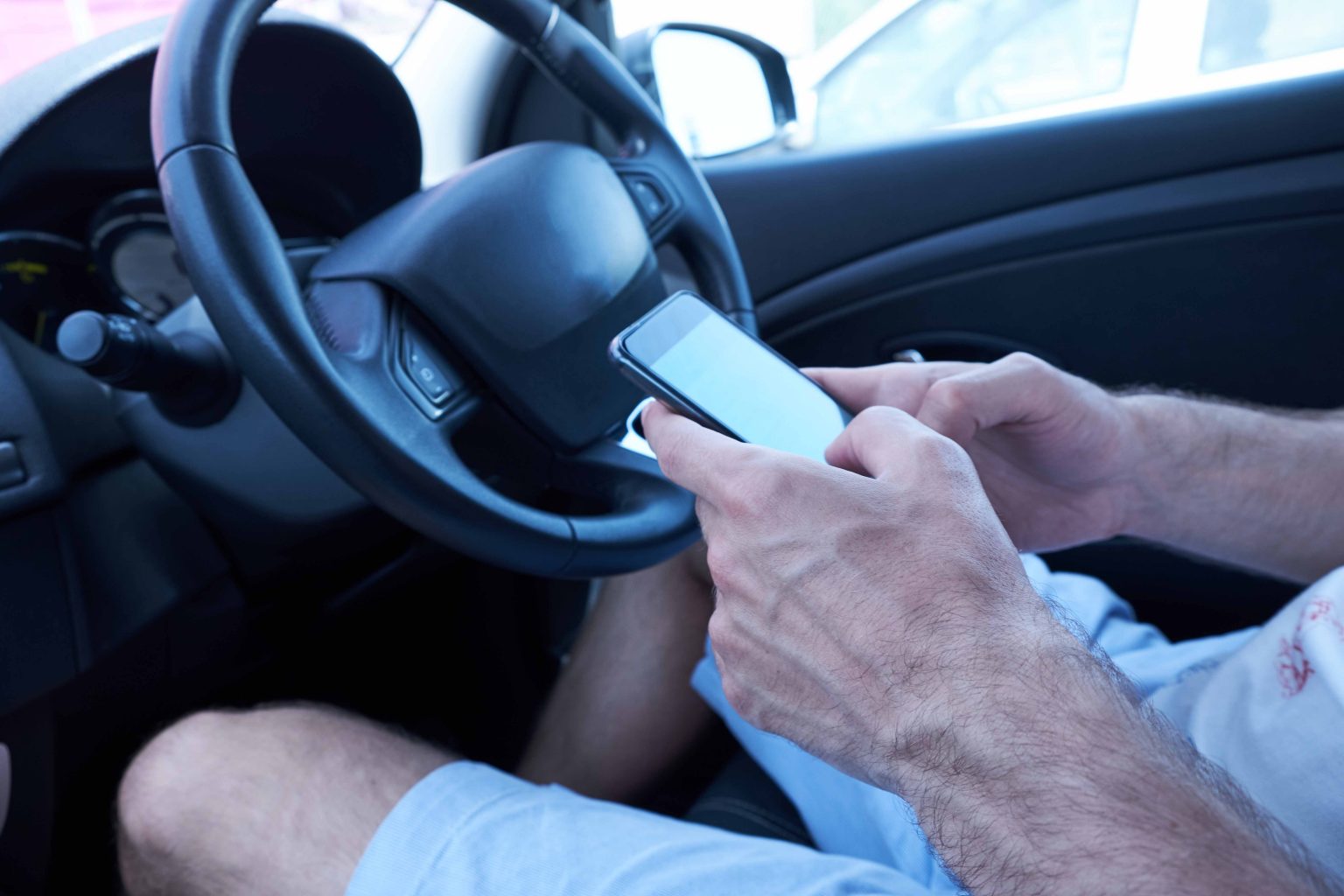 How to limit driver distraction | Auto Leaders | Vehicle Service Provider