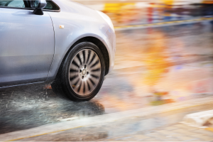 What is aquaplaning and how to avoid it | Auto Leaders
